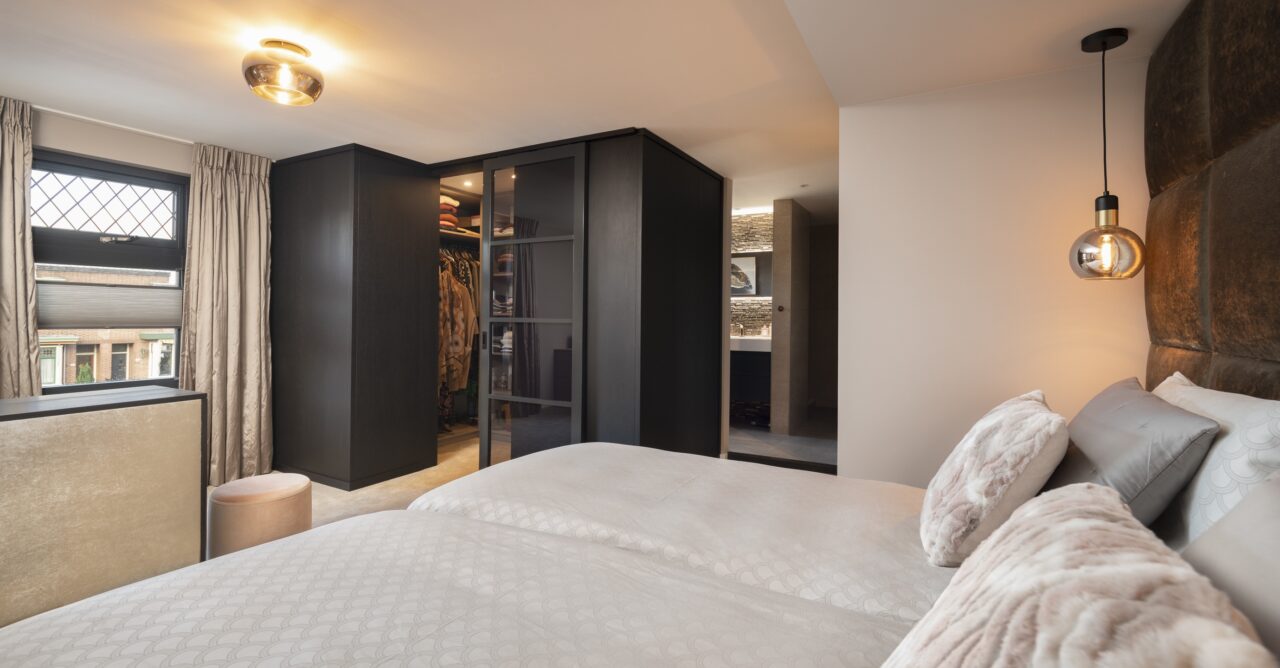 Hotel chique slaapkamer met inloopkast – De Suite